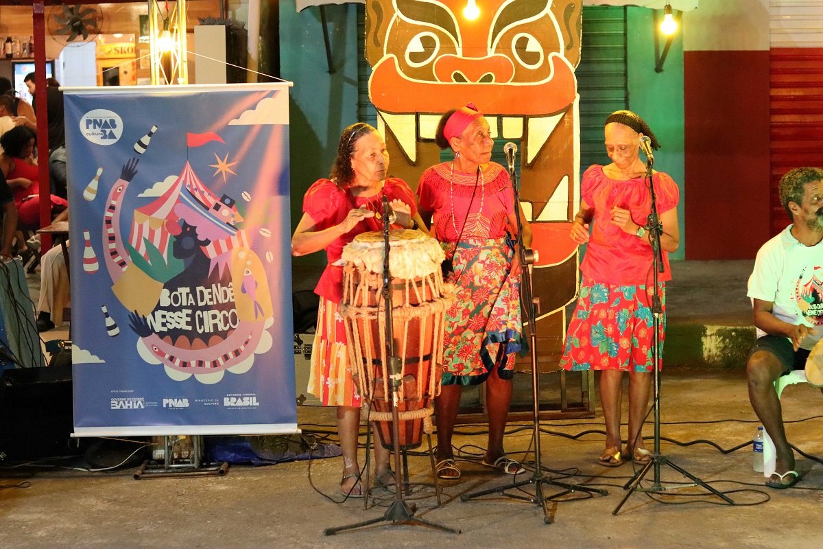 Festival 'Bota dendê nesse circo' leva música, teatro e alegria para ...