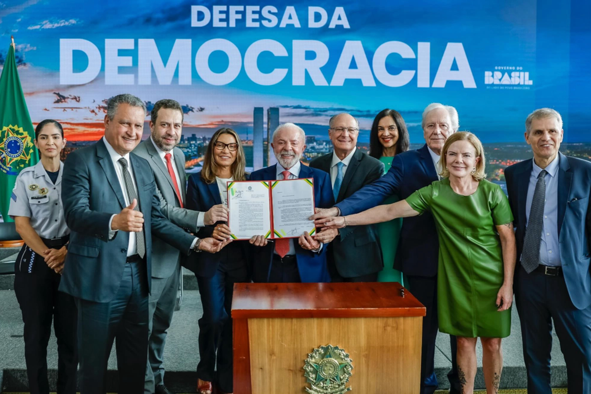 Lula veta Lei da Dosimetria que reduziria pena de Bolsonaro e exalta ...