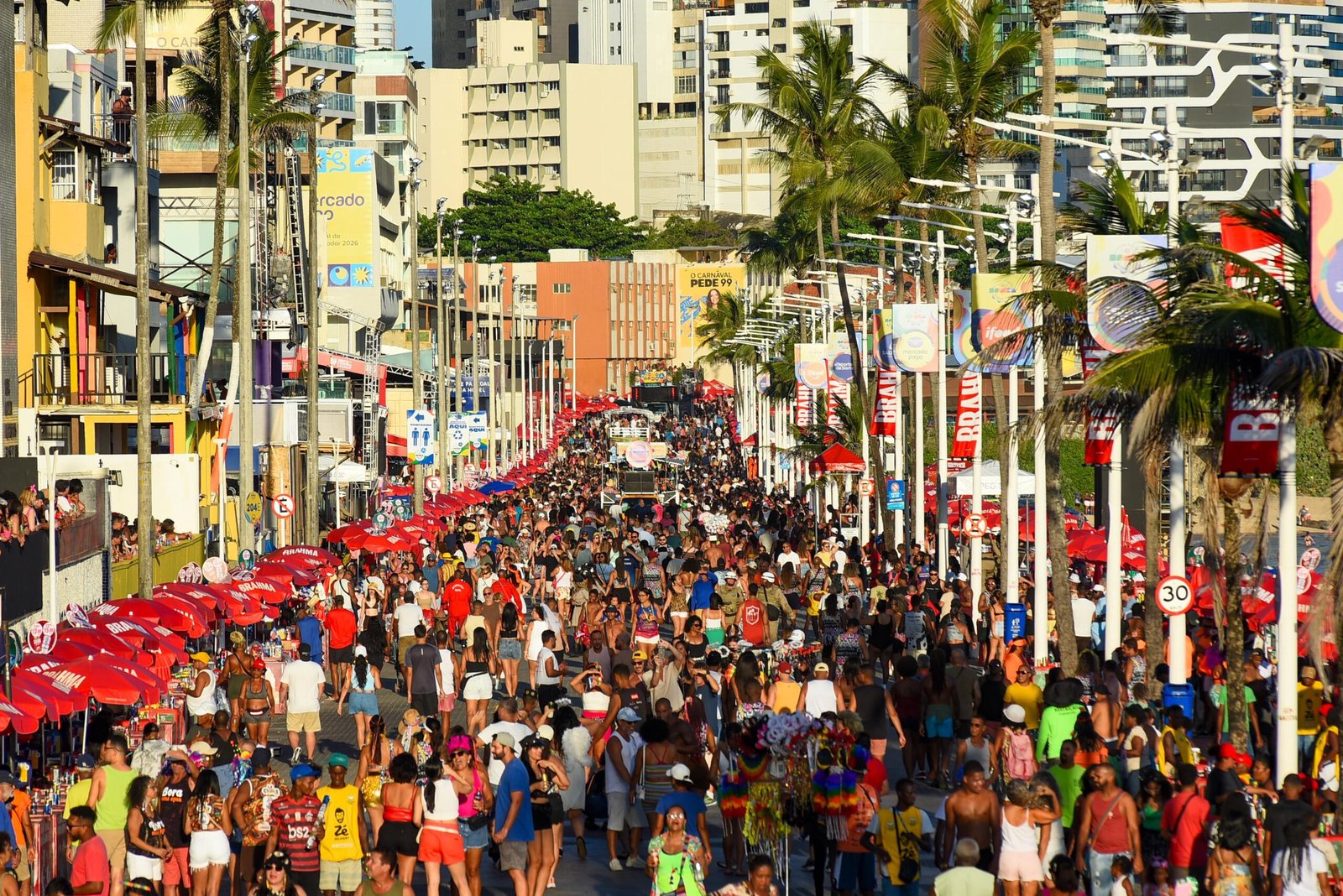 Segunda-feira reforça tradição do axé e dos blocos históricos no ...