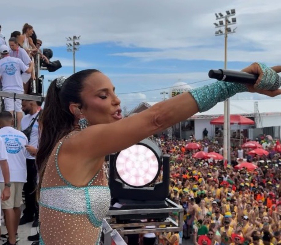 Ivete abre programação no Carnaval de Salvador com Bloco Coruja e puxa ...