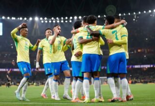 Torcida Brasil Olodum transforma Pelourinho em arena da estreia do ...