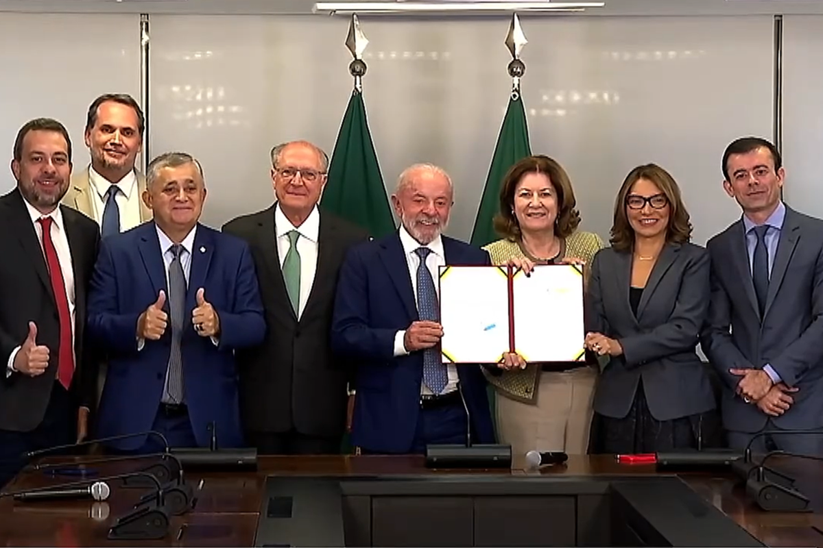 Lula Anuncia Fim Da Taxa Das Blusinhas Para Compras Internacionais De