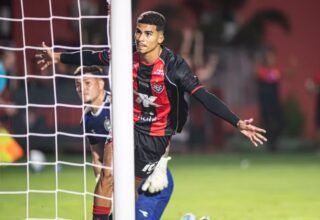 Erick confirma desejo de seguir no Vitória em 2026 e celebra boa fase ...